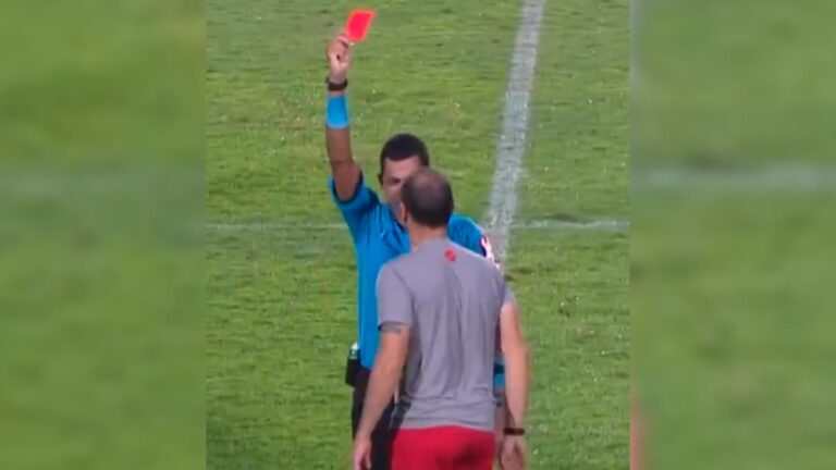 Adversário do Grêmio, técnico tenta agredir árbitro em jogo da Série B ...
