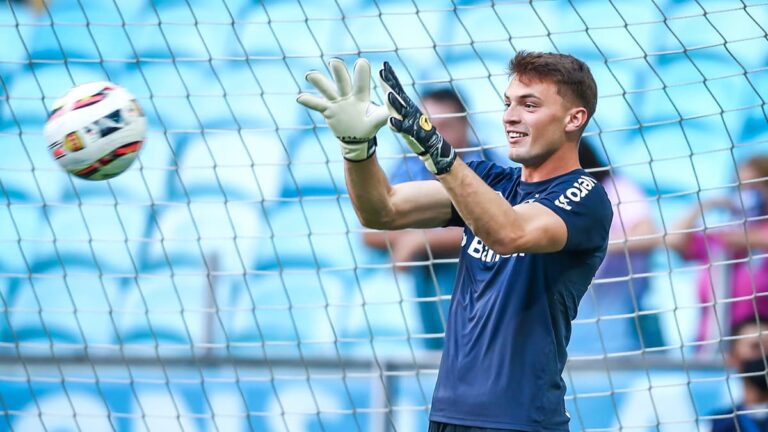 Gabriel Grando comenta rodízio de goleiros no Grêmio